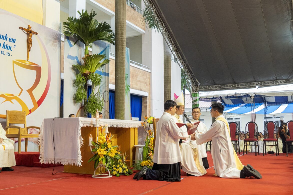 Jesuit Vocations - The Society of Jesus in Vietnam